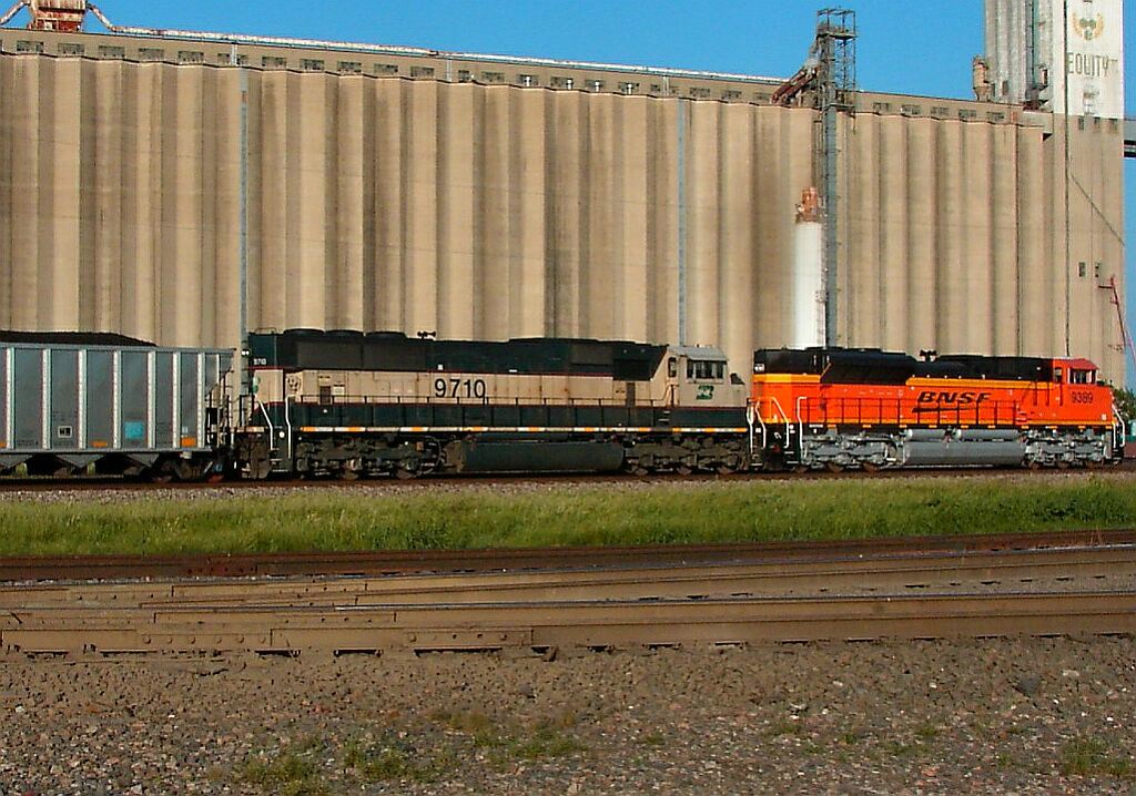 BN 9710 & BNSF 9389